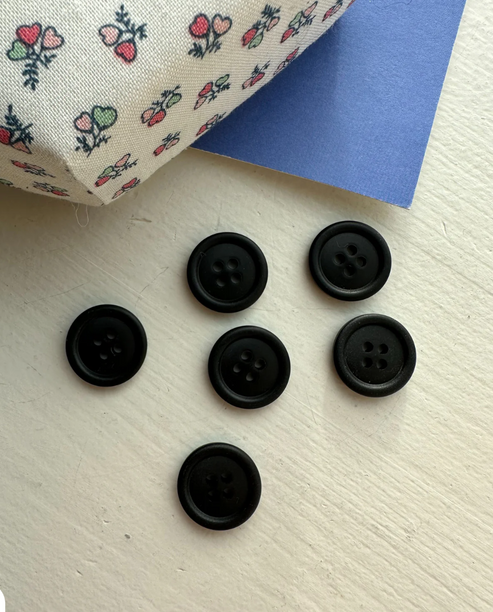 PetiteKnit 6 Black 18mm buttons - Treasure Modern Knitting – Treasure ...